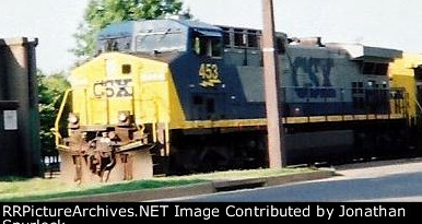 CSX 453, closer-in view